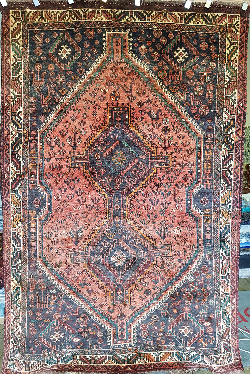 A Guide to Shiraz Rugs: The Essence of Nomadic Artistry – Little-Persia