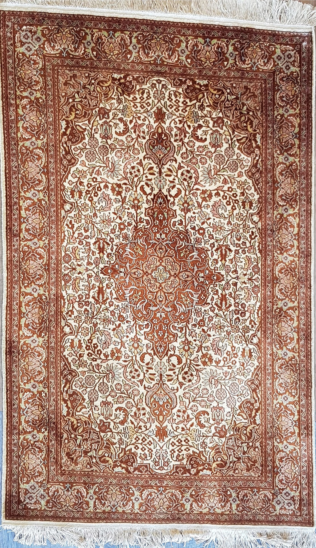 Hand-Knotted Indian Kashmir Silk Rug - Ref: 2604 - 154 x 93cm – Little ...