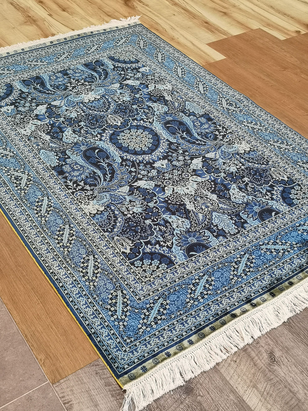 Hand-Knotted Chinese Qom Silk Rug - Ref: 2673 - 183 x 125cm – Little-Persia