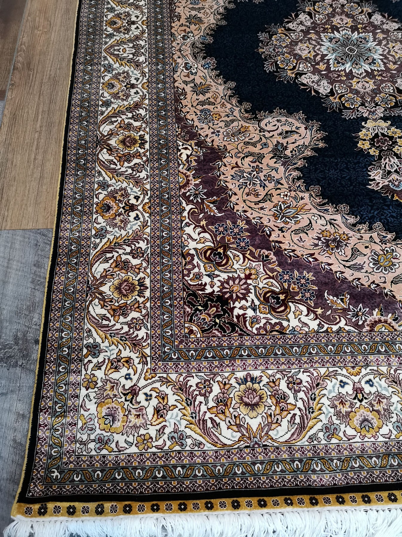 Hand-Knotted Chinese Qom Silk Rug - Ref: 2674 - 202 x 142cm – Little-Persia