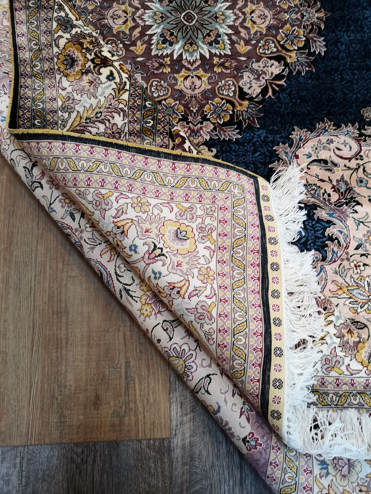 Hand-Knotted Chinese Qom Silk Rug - Ref: 2674 - 202 x 142cm – Little-Persia