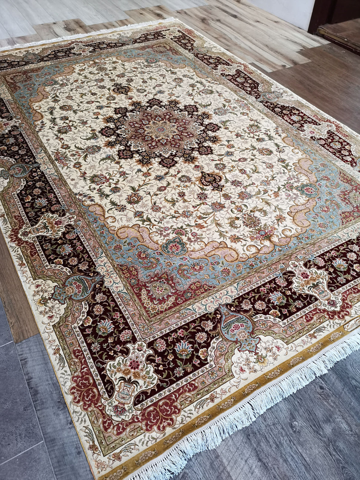 Hand-Knotted Chinese Qom Silk Rug - Ref: 2676 - 275 x 186cm – Little-Persia