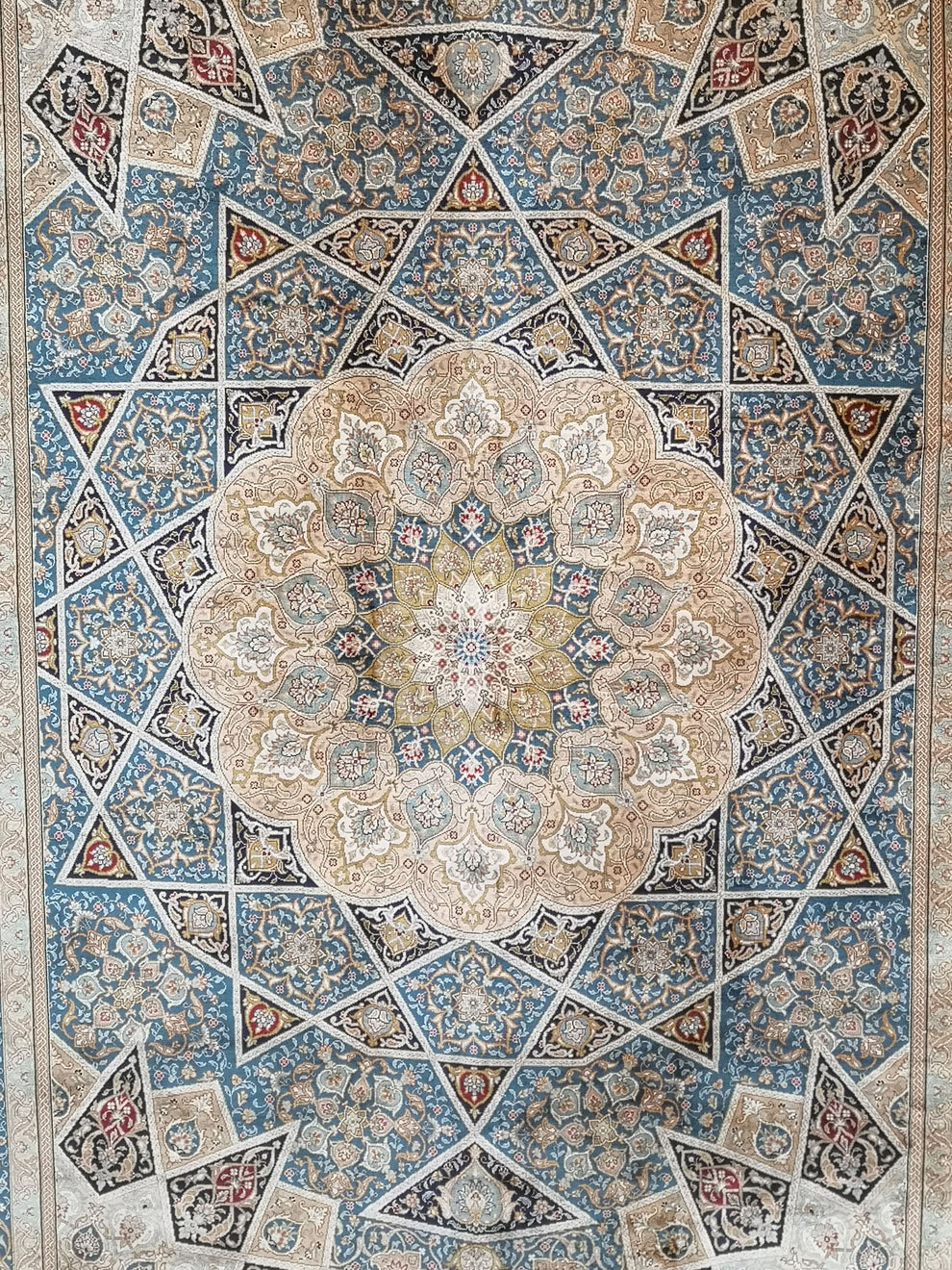 Hand-Knotted Chinese Qom Silk Rug - Ref: 2677 - 244 x 167cm – Little-Persia