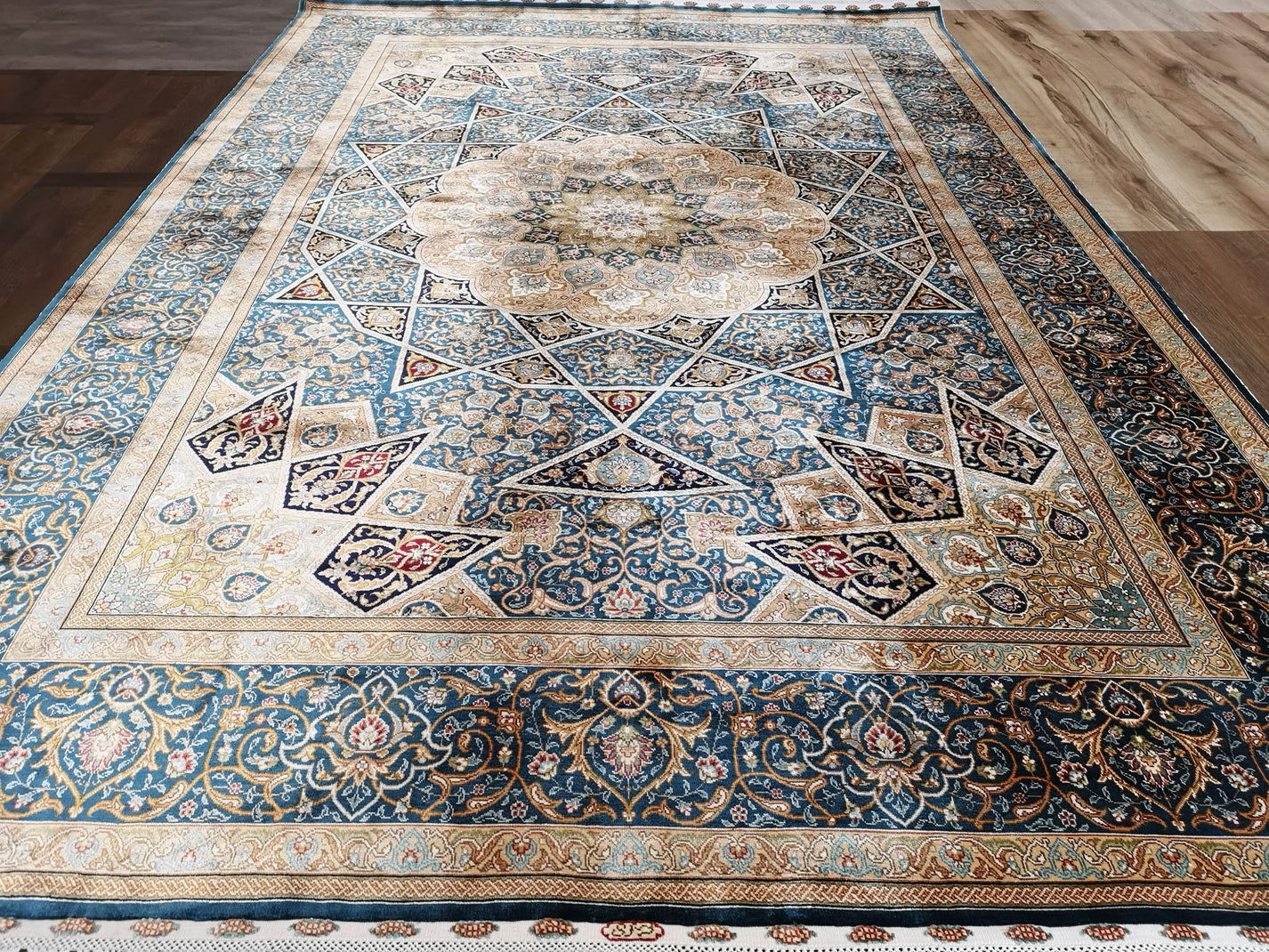 Hand-Knotted Chinese Qom Silk Rug - Ref: 2677 - 244 x 167cm – Little-Persia