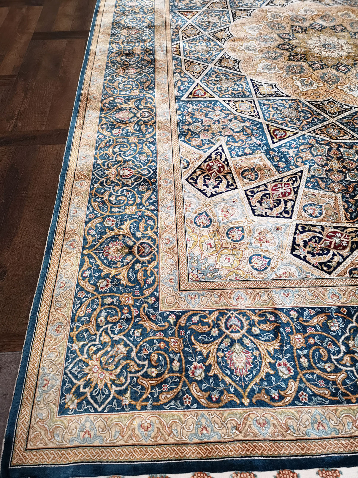 Hand-Knotted Chinese Qom Silk Rug - Ref: 2677 - 244 x 167cm – Little-Persia