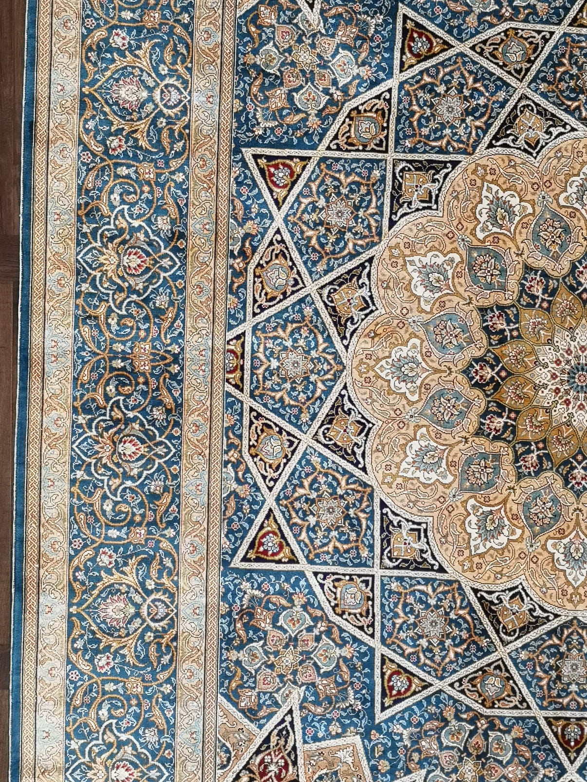 Hand-Knotted Chinese Qom Silk Rug - Ref: 2677 - 244 x 167cm – Little-Persia