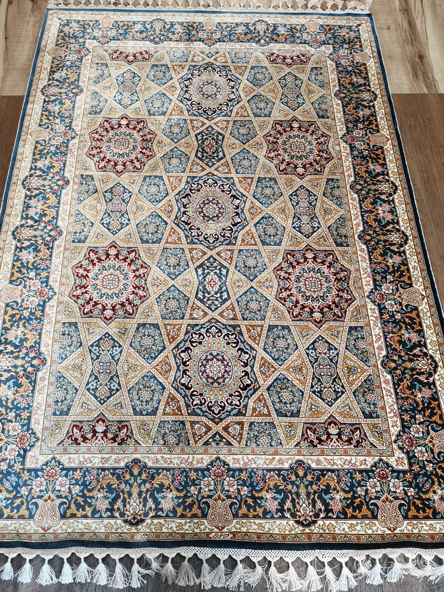 Hand-Knotted Chinese Qom Silk Rug - Ref: 2678 - 202 x 139cm – Little-Persia