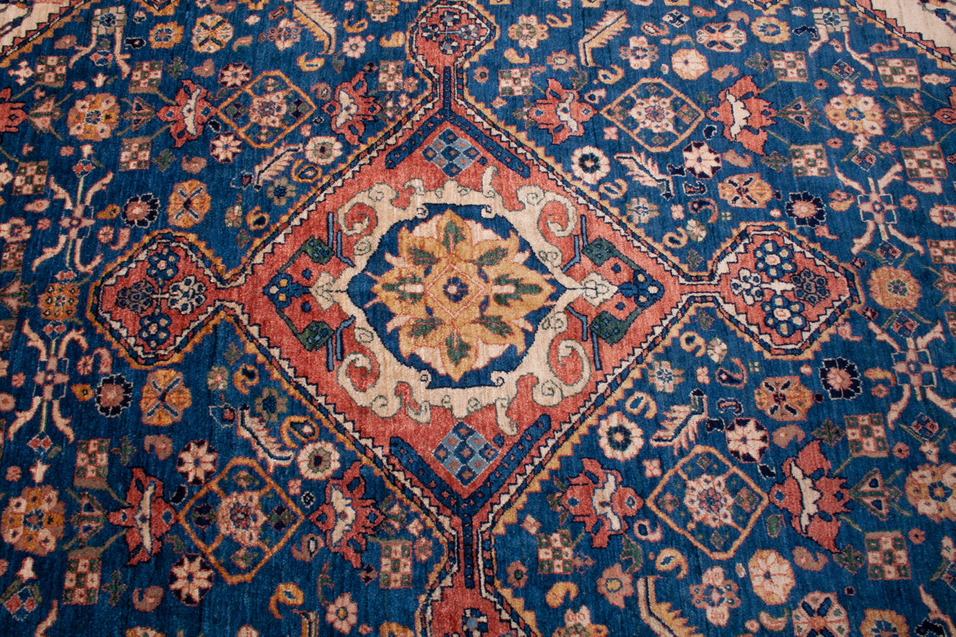 Hand-Knotted Persian Kashkuli Rug - Ref: 3145 - 245 x 160cm – Little-Persia